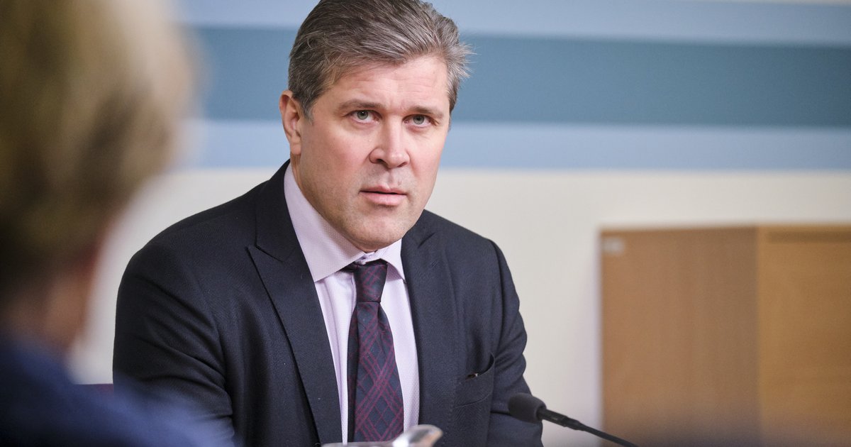 Helga Vala hjólar í Bjarna: „Það er vanda­samt að fara með vald. Það ...