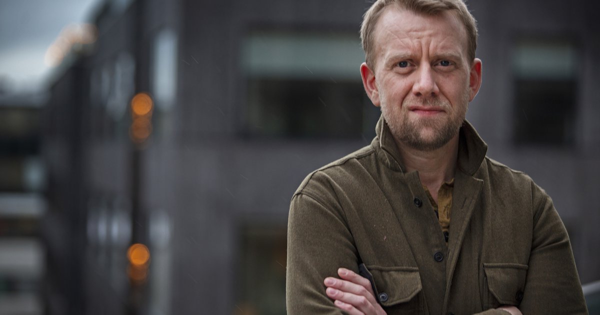 „Hvað á þessi skrípaleikur að standa lengi þarna uppi í Hvalfirði ...