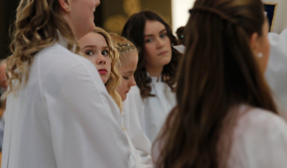 Ein­stæð móðir skráði sig í fermingar­hópa á Face­book – Þetta er það ...